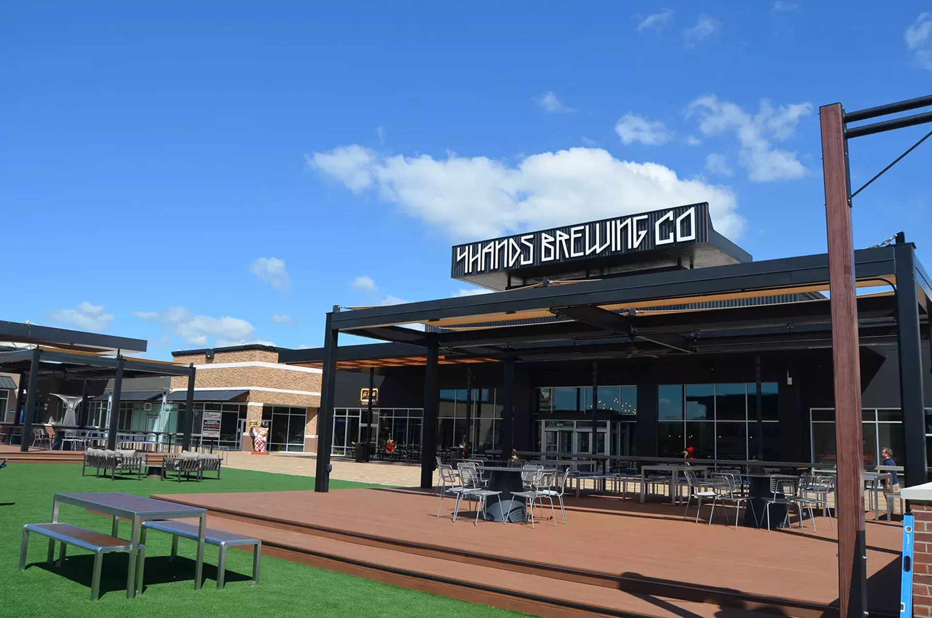 4 Hands at The District | Chesterfield