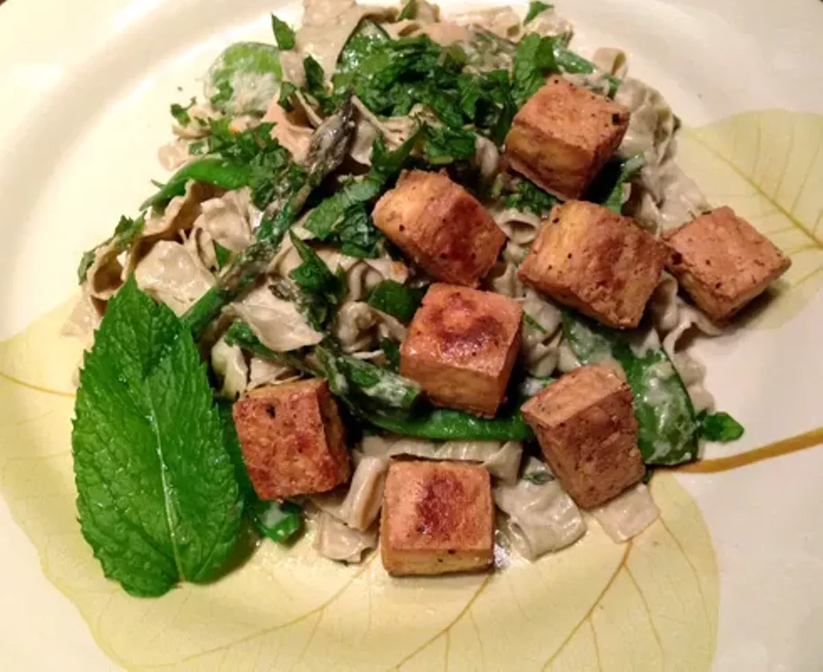Wheatless Wednesday: Asian Mung Bean Noodles with Sunflower Seed Sauce